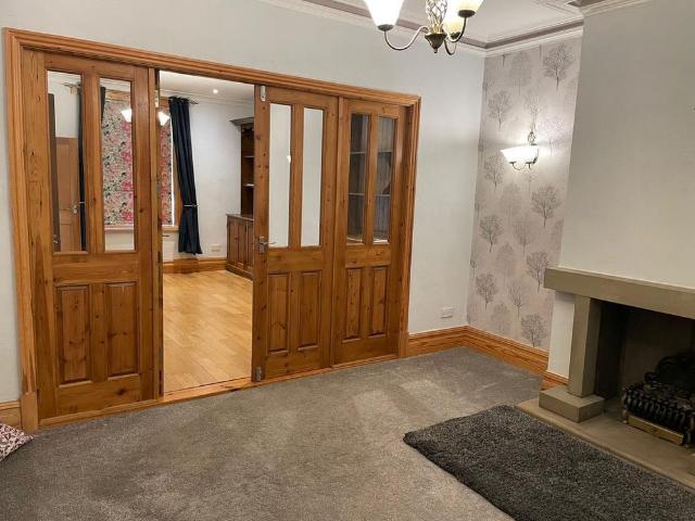 3 bedroom end of terrace house to rent