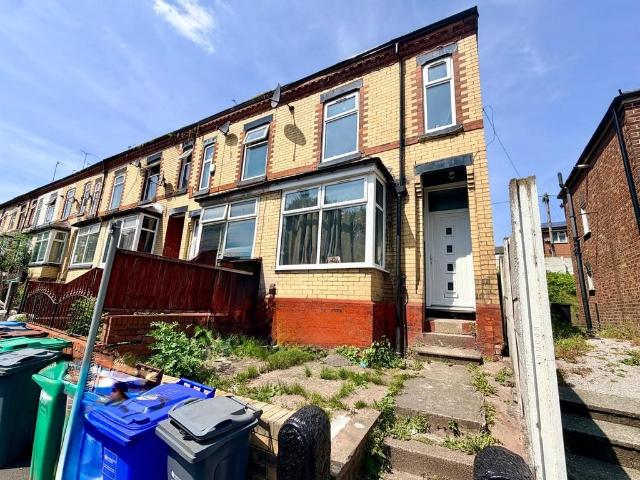 3 bedroom end of terrace house to rent