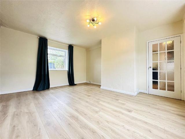 3 bedroom end of terrace house to rent