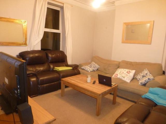 3 bedroom end of terrace house to rent