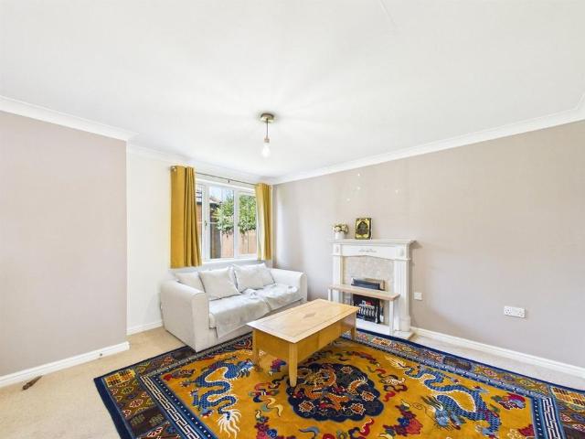 3 bedroom end of terrace house to rent