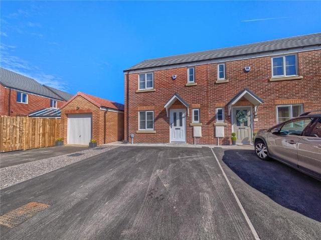 3 bedroom end of terrace house to rent