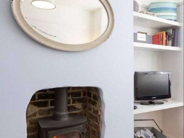 3 bedroom end of terrace house to rent
