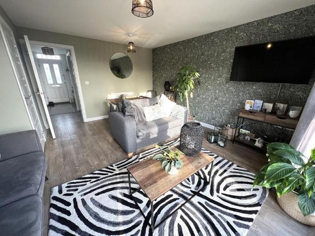 3 bedroom end of terrace house to rent