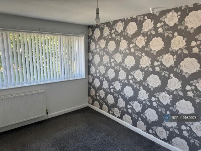 3 bedroom end of terrace house to rent