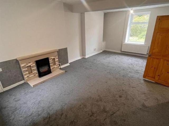 3 bedroom end of terrace house to rent