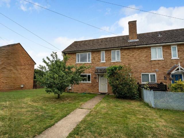 3 bedroom end of terrace house to rent