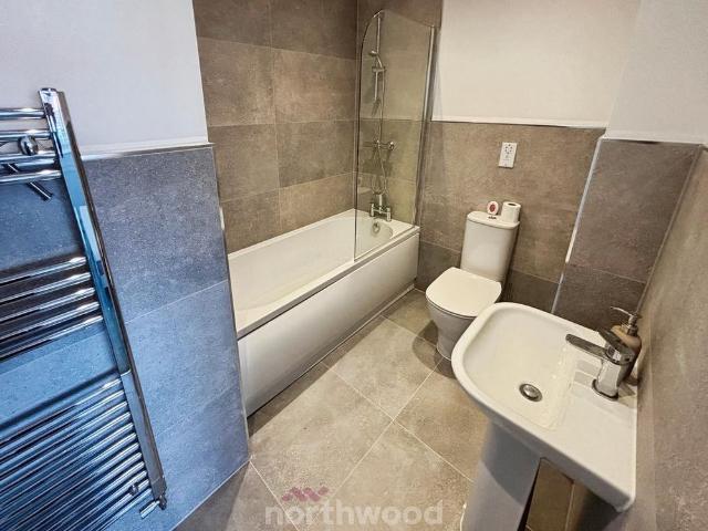 3 bedroom end of terrace house to rent