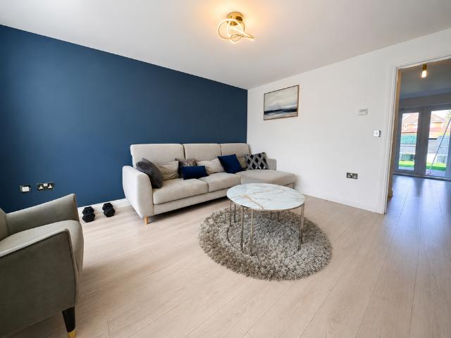 3 bedroom end of terrace house to rent
