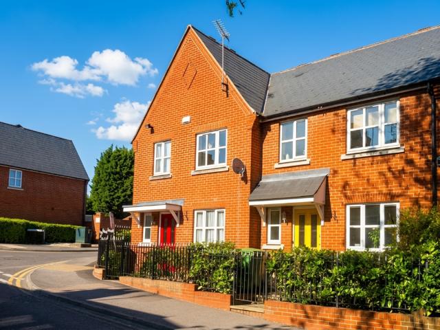 3 bedroom end of terrace house to rent