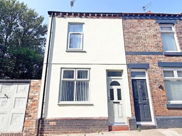 3 bedroom end of terrace house to rent