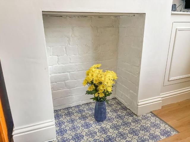 3 bedroom end of terrace house to rent