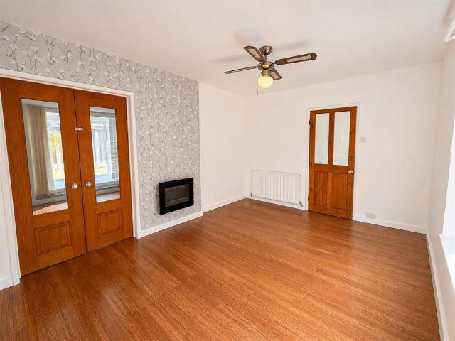 3 bedroom end of terrace house to rent
