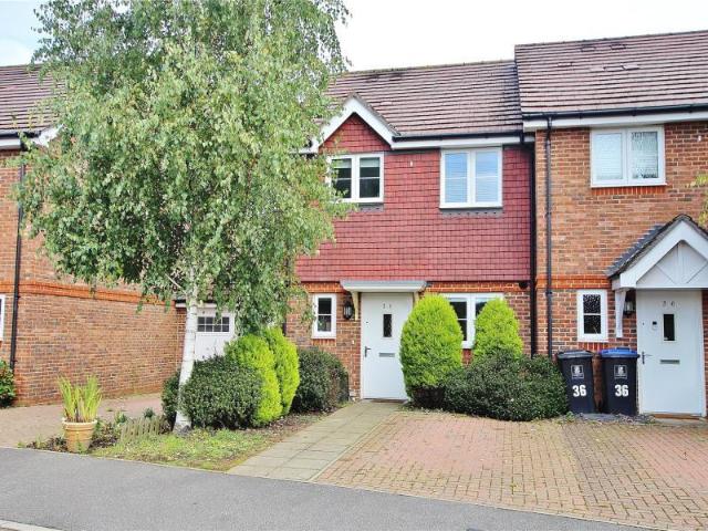 3 bedroom end of terrace house to rent