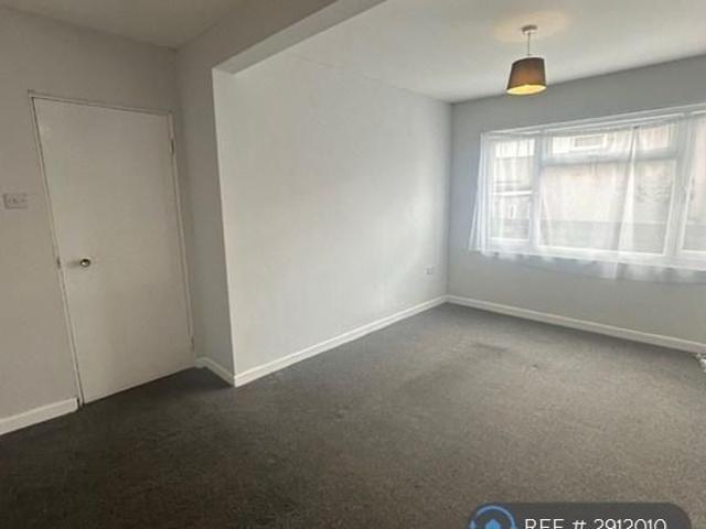 3 bedroom end of terrace house to rent