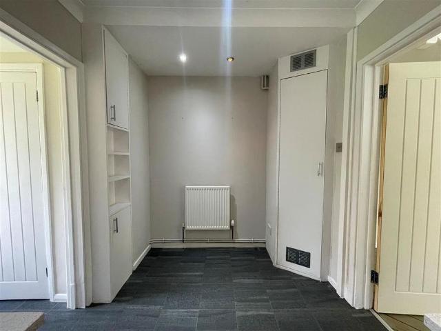 3 bedroom end of terrace house to rent
