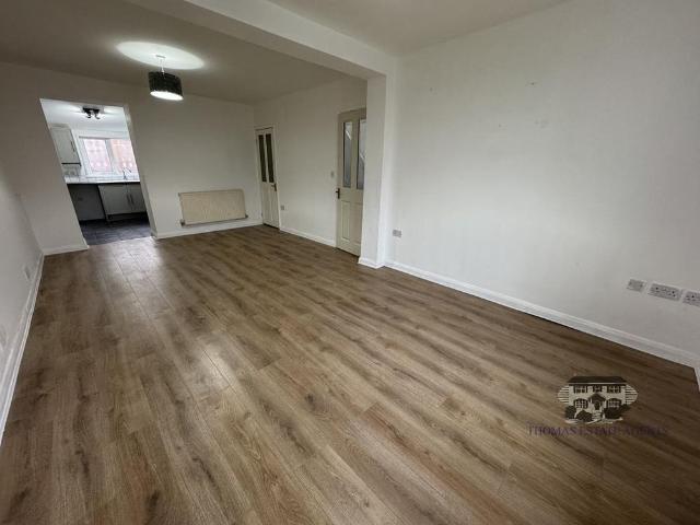 3 bedroom end of terrace house to rent