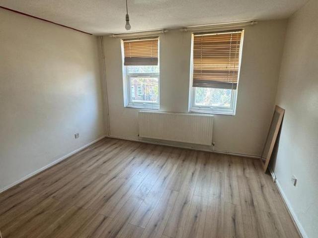 3 bedroom end of terrace house to rent