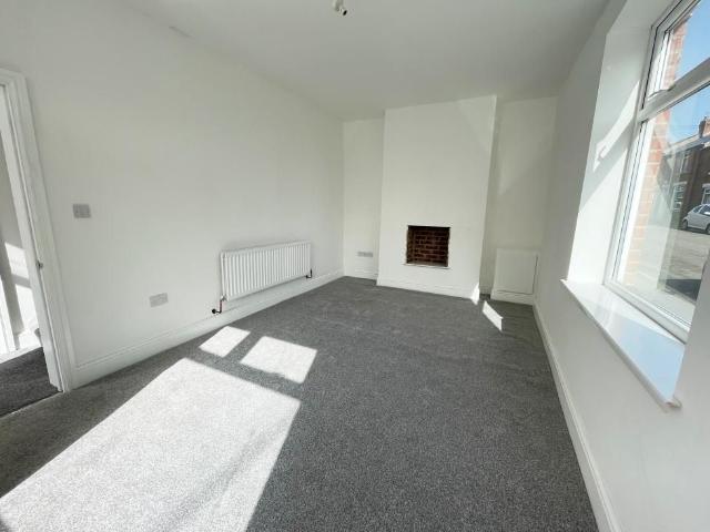 3 bedroom end of terrace house to rent