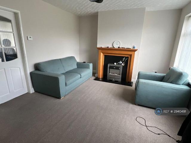 3 bedroom end of terrace house to rent