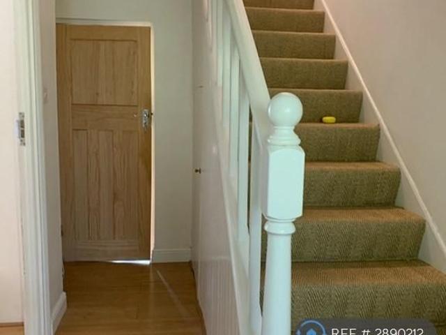 3 bedroom end of terrace house to rent