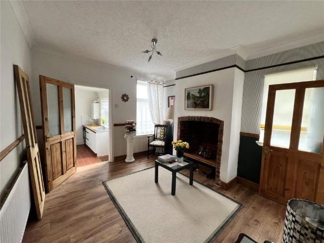 3 bedroom end of terrace house to rent