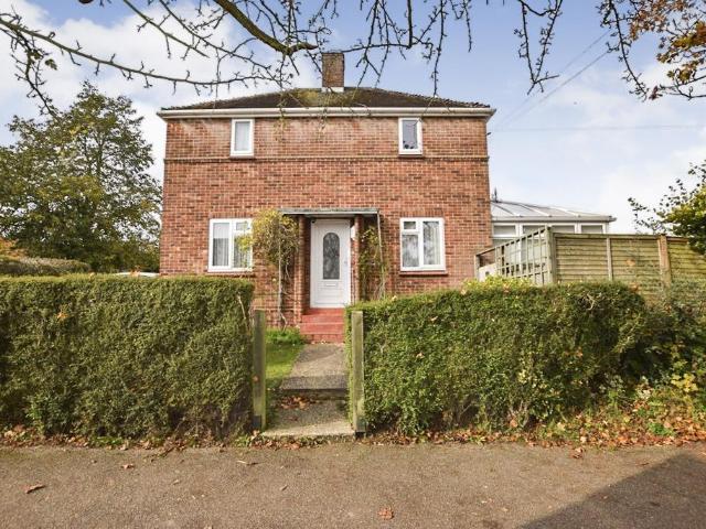 3 bedroom end of terrace house to rent