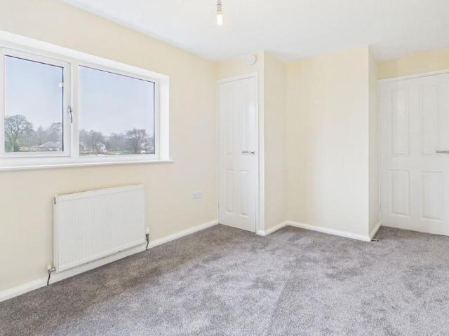 3 bedroom end of terrace house to rent