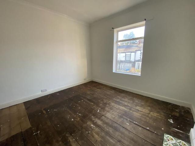 3 bedroom end of terrace house to rent