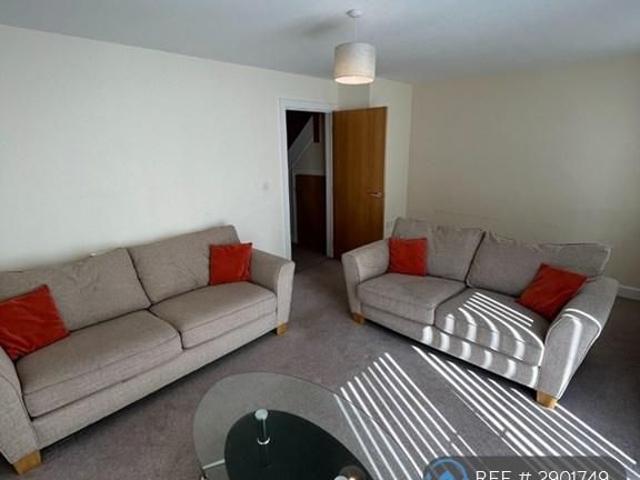 3 bedroom end of terrace house to rent