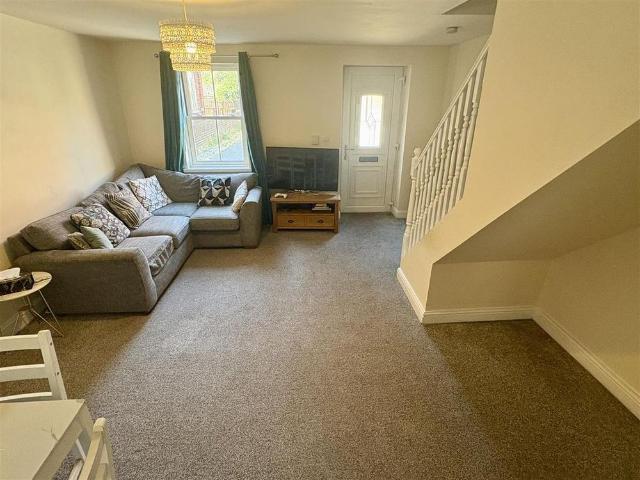3 bedroom end of terrace house to rent
