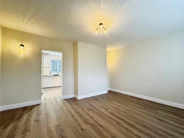 3 bedroom end of terrace house to rent