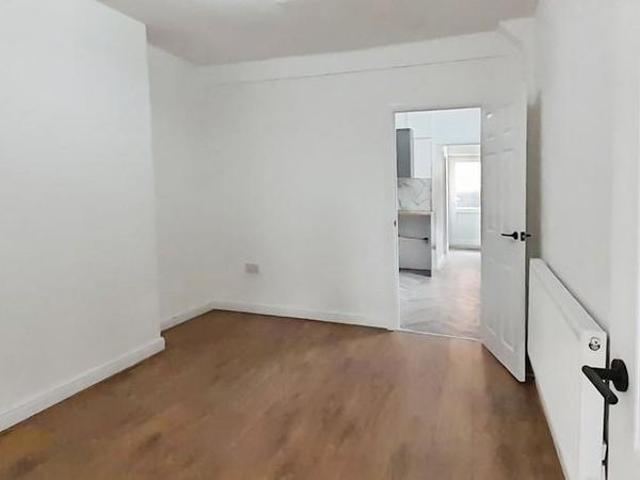 3 bedroom end of terrace house to rent