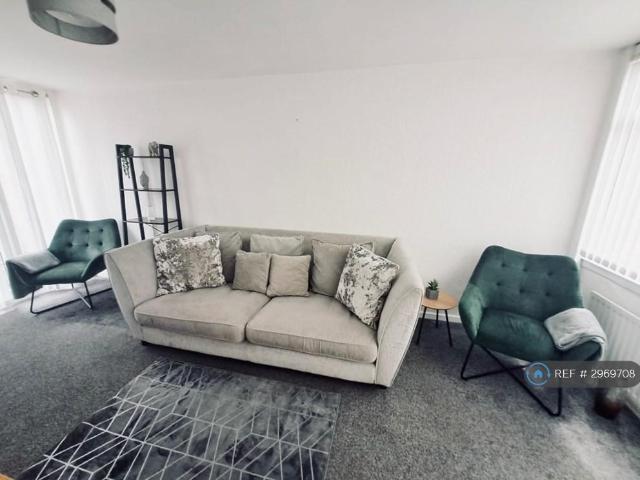 3 bedroom end of terrace house to rent