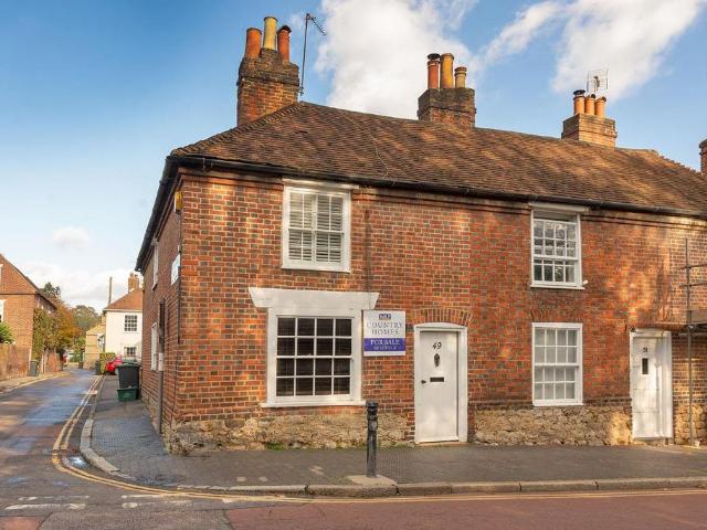 3 bedroom end of terrace house to rent