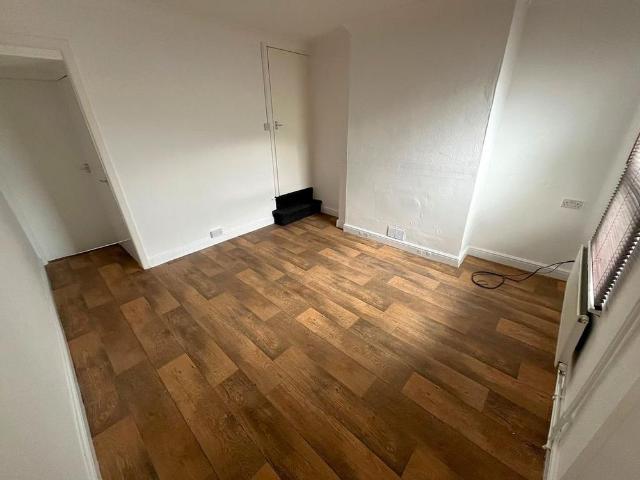 3 bedroom end of terrace house to rent