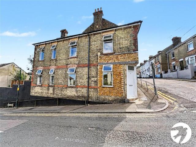 3 bedroom end of terrace house to rent