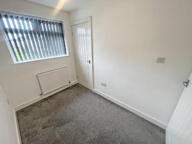 3 bedroom end of terrace house to rent