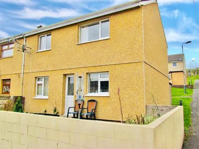 3 Bedroom End Of Terrace House To Rent In Brynglas, CF81