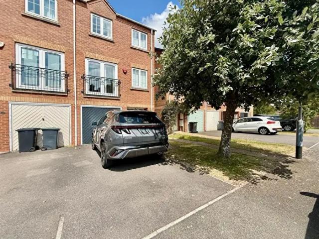 3 Bedroom End Of Terrace House To Rent In Little Holland Gardens, Nuthall, NG16