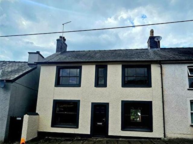 3 Bedroom End Of Terrace House To Rent In St Harmon Road, Rhyader, LD6