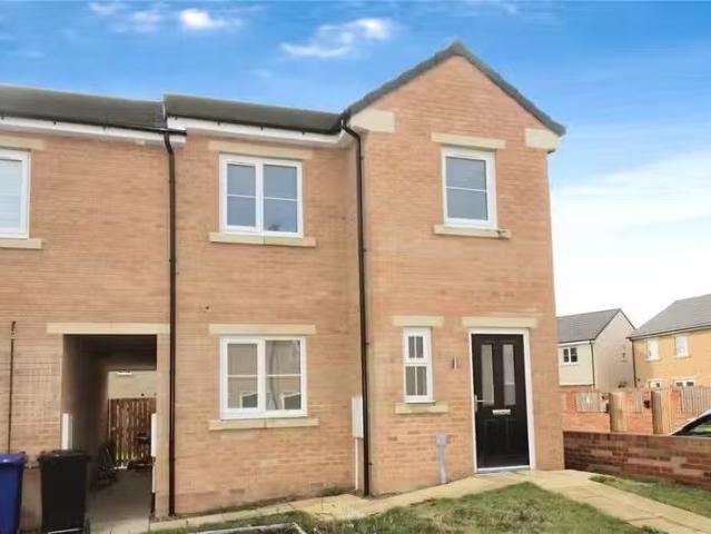 3 bedroom End Terrace House to rent, Waterside Road, Stainfort.