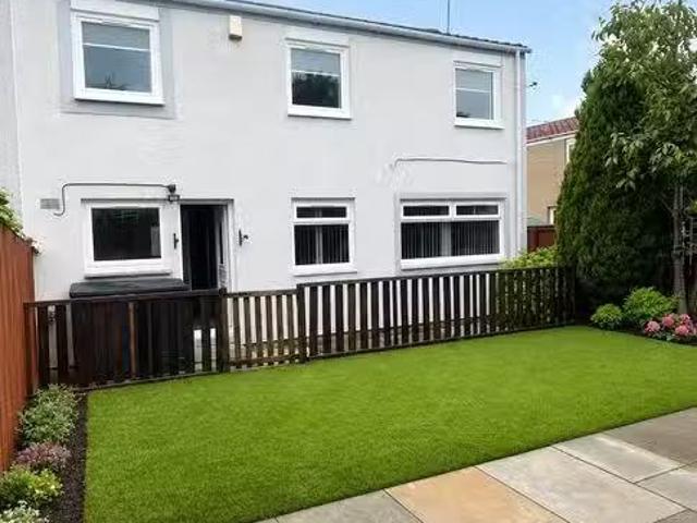 3 bedroom End Terrace House to rent, Clement Rise, Livingston.