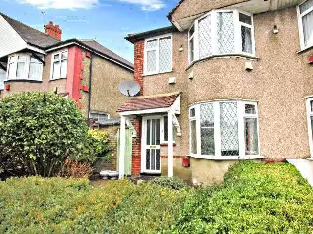 3 bedroom End Terrace House to rent, East Rochester Way, Sidcu.