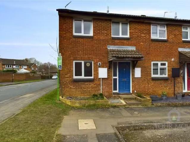 3 bedroom End Terrace House to rent, Hampton Court Close, Towc.