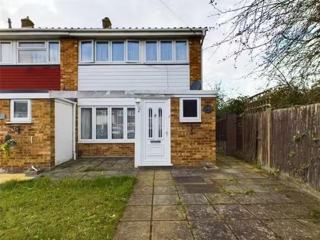 3 bedroom End Terrace House to rent, Jubilee Close, Romford, R.