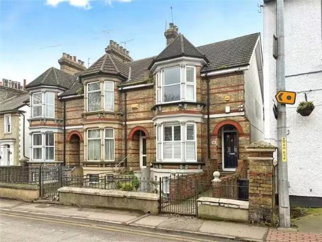 3 bedroom End Terrace House to rent, Old Road East, Gravesend.