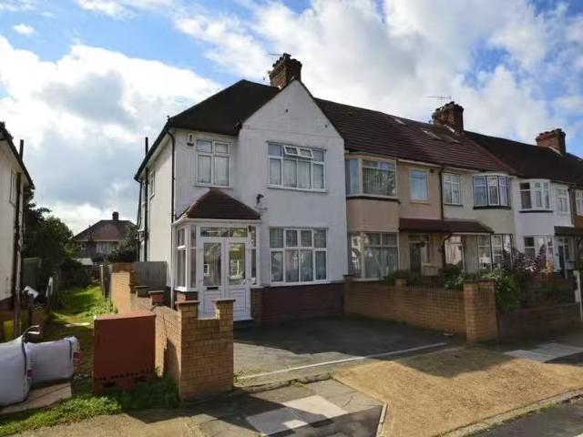 3 bedroom End Terrace House to rent, Priory Road, Hounslow, TW.
