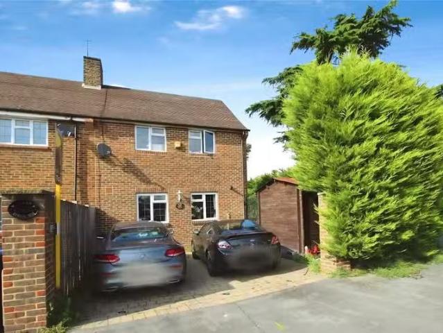 3 bedroom End Terrace House to rent, Spring Rise, Egham, TW20.