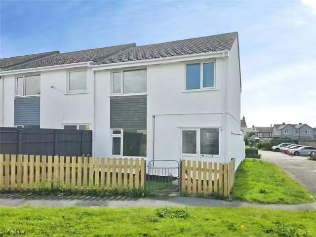 3 bedroom End Terrace House to rent, St. Martins Crescent, Cam.